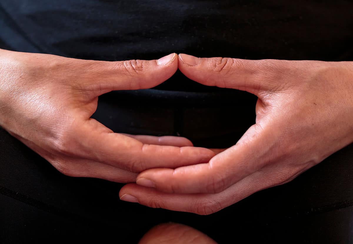 MUDRA Del Vacío (Qué Es, Significado, Cómo se Practica y Más)